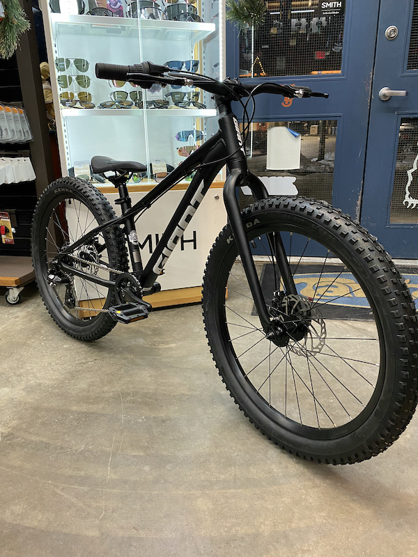 2022 Giant STP 24 For Sale