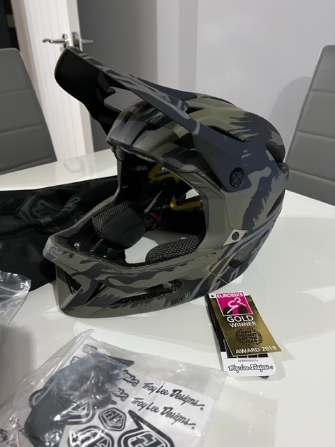 2022 BRAND NEW TLD Stage MIPS. £300 RRP For Sale