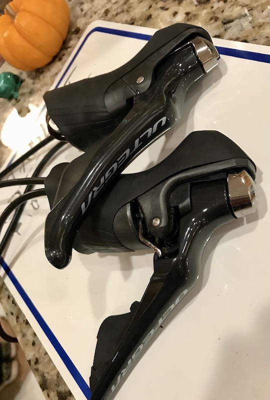 Shimano Ultegra ST-R8000 brake levers / shifters For Sale