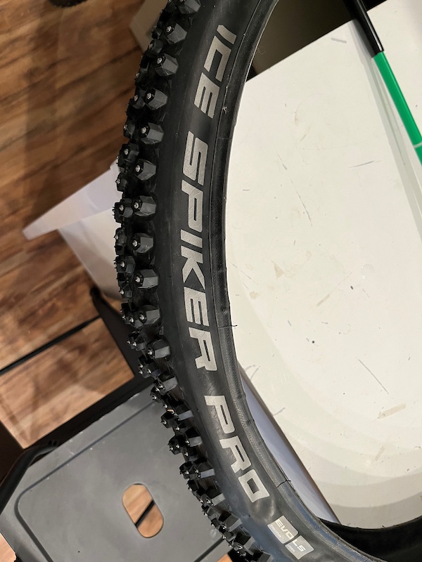 2019 Schwable Ice Spiker 27.5 x 2.25 For Sale