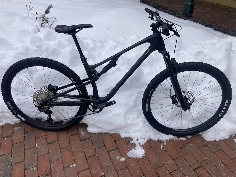 2022 Rocky Mountain Element C30 For Sale