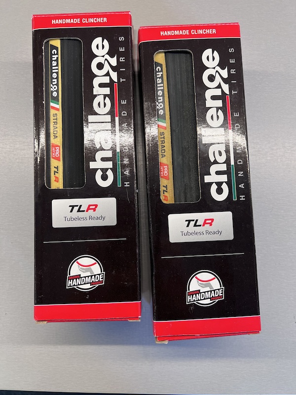 2022 Challenge Strada Pro TLR road tires - 700x27c - NEW For Sale