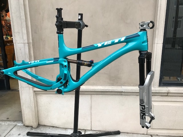 2017 Yeti SB5 w/Stem & Headset For Sale