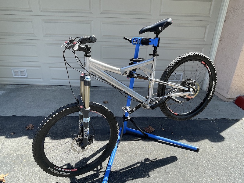 Yeti 575 AS-R Long Travel 26” Size Medium For Sale