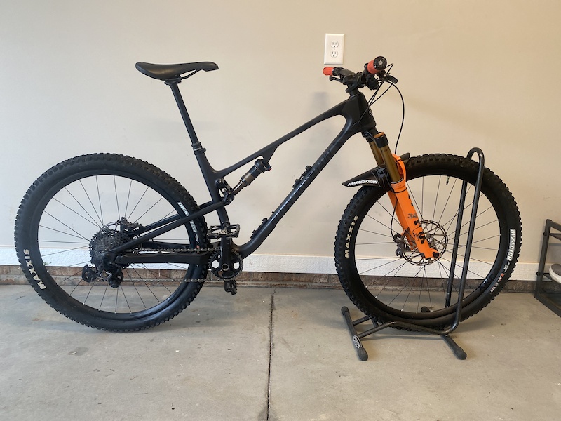 2022 Rocky Mountain Element Large XT Carbon rims Price Cut For Sale