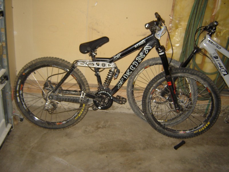 2006 Black Kona Stinky Upgraded MEDIUM For Sale