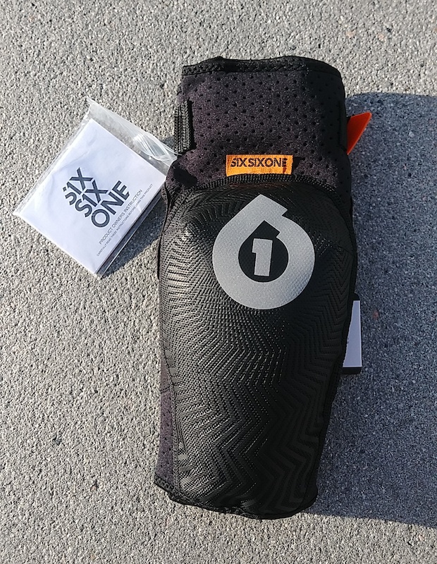 2021 661 Comp AM Elbow Pads, L For Sale