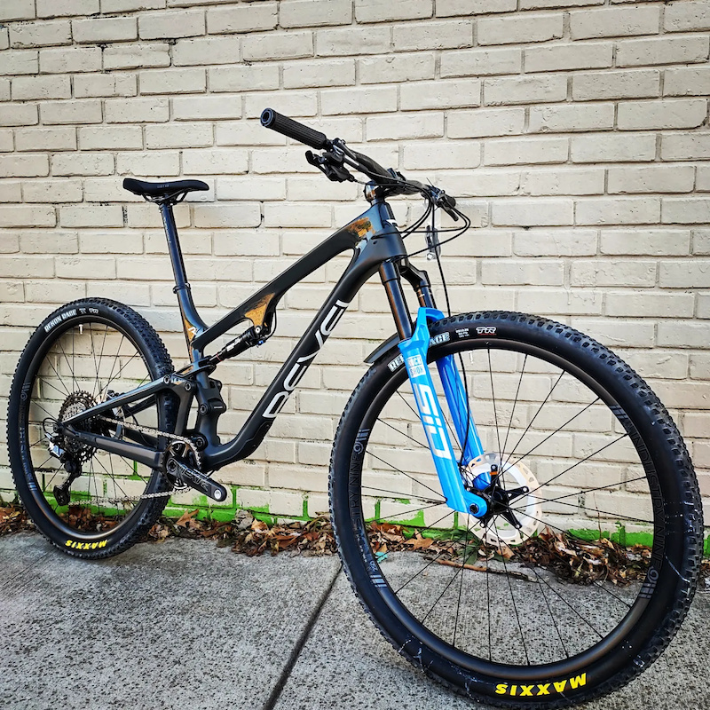 2022 New Revel Ranger xc with XTR and carbon i9 wheels. For Sale