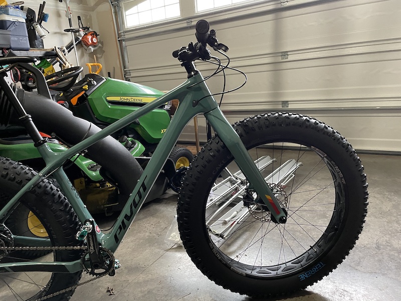 Pivot fat bike store