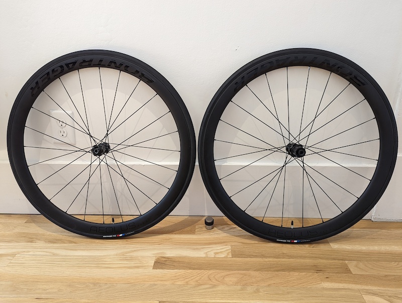 2022 Bontrager Aeolus Pro 37 TLR road disc wheelset For Sale