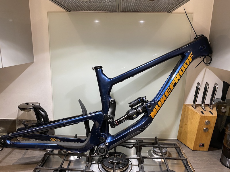 2022 Nukeproof Giga size medium super deluxe For Sale
