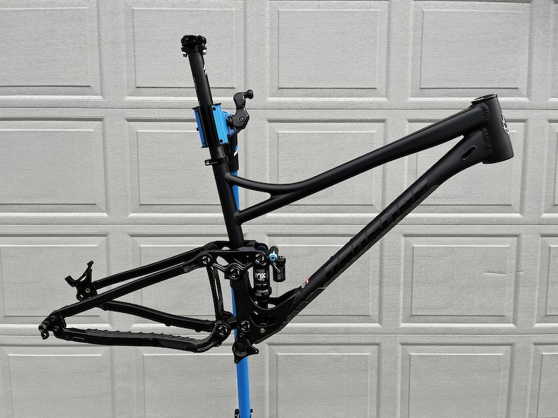 2022 Banshee Phantom V3, Fox DPX2, clean, extras For Sale