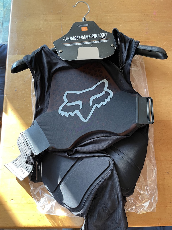 2023 Fox Baseframe Pro D30 Vest - Medium For Sale