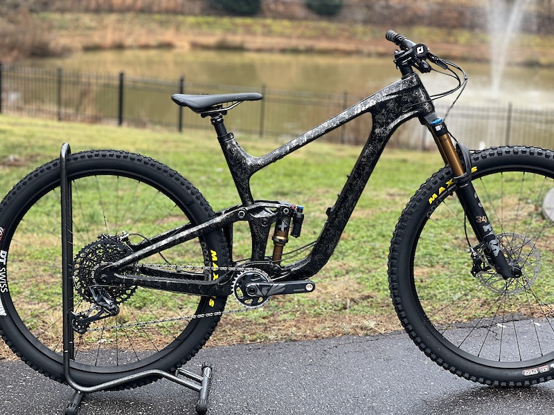 2022 Giant Trance Advanced Custom Build -Large *like new* For Sale