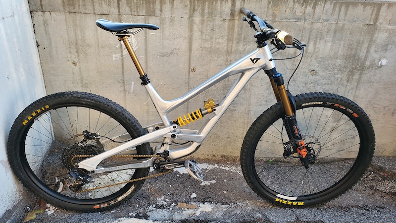 2020 YT Capra AL Ltd 29" Limited Edition of 400 Ohlins For Sale
