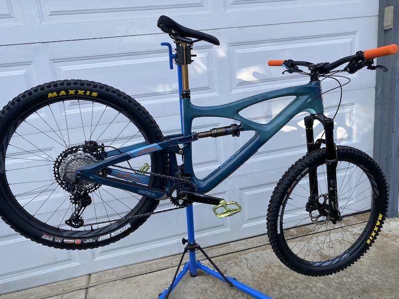 2022 Brand new Ibis Mojo 4 XT. carbon wheels and upgrades For Sale