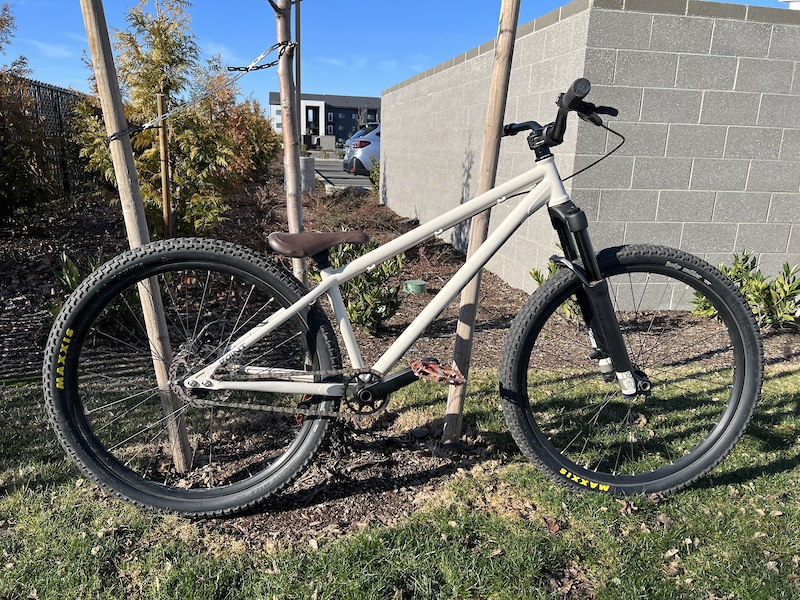 2022 Pivot Cycles Point Dirt Jumper DJ For Sale