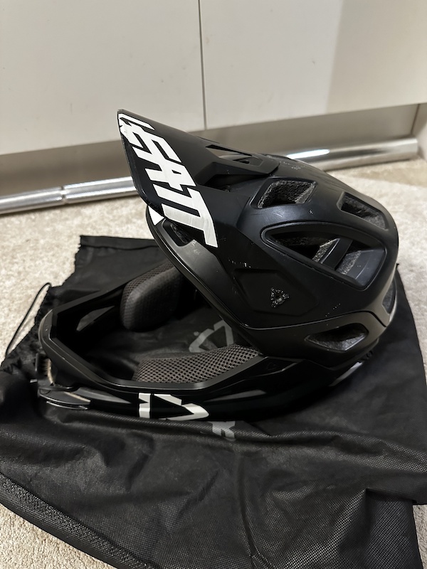 2020 Leatt DBX 3.0 Enduro helmet Large For Sale