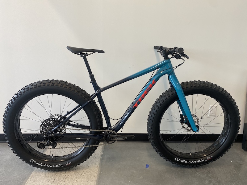 2022 Trek Farley 5 L (Upgraded & studded) For Sale