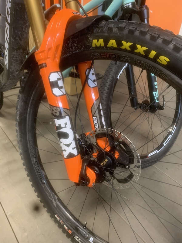 2022 FOX 38 FACTORY 29" 170MM SHINY ORANGE GRIP 2 For Sale