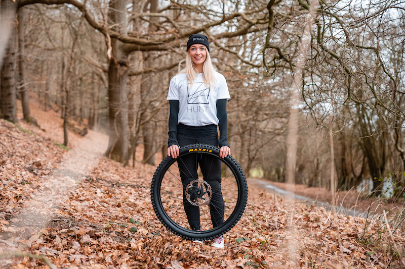 Becci Skelton Back on HUNT wheels for 2023 - Pinkbike