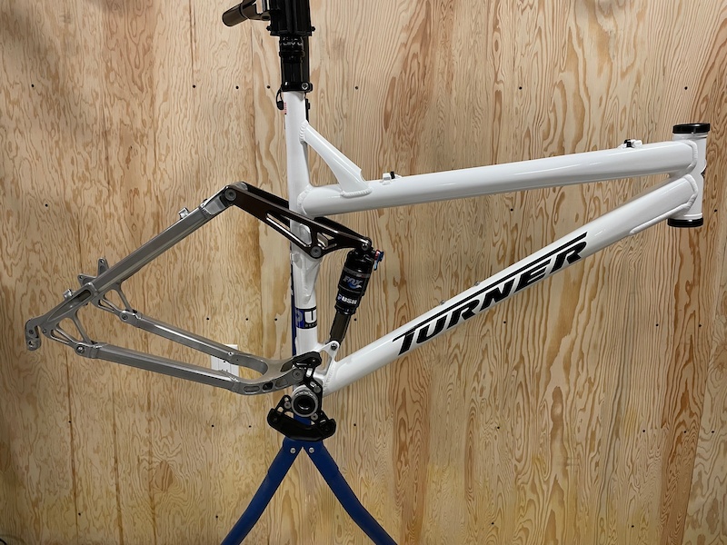 2005 Turner 5-Pack Frame Size Large - Showroom condition For Sale
