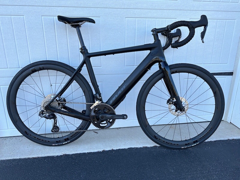 2022 Pivot E-Vault Medium 700C - GRX Di2 Electric Road For Sale