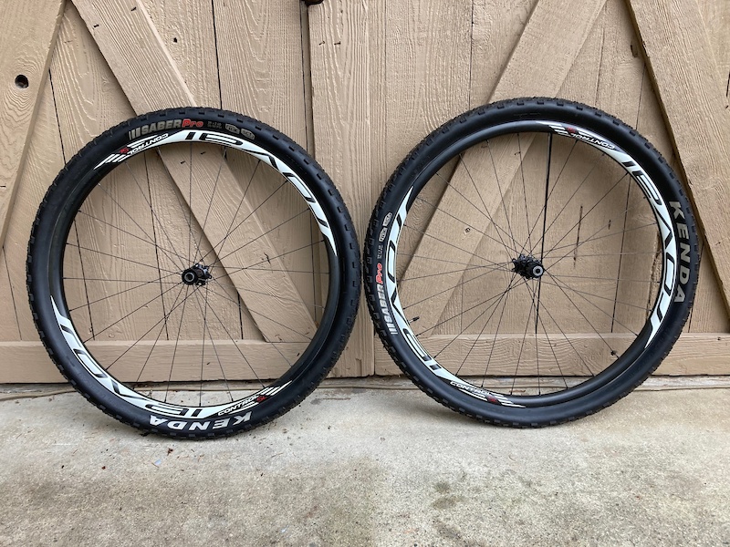 2017 Roval Control SL 29" Carbon Wheelset and tires For Sale