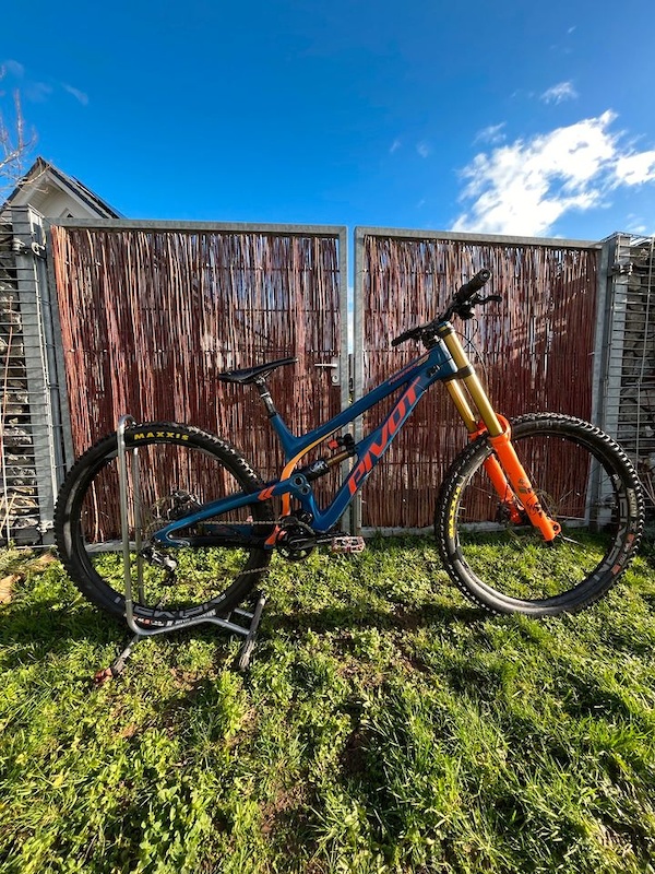 2021 Pivot Phoenix 29 For Sale