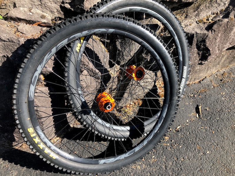2020 Chris King Matte Mango Ceramic 27.5 Boost Wheelset For Sale