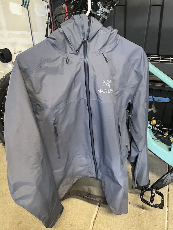 Medium Arc’teryx shell riding Jacket Gore Tex For Sale