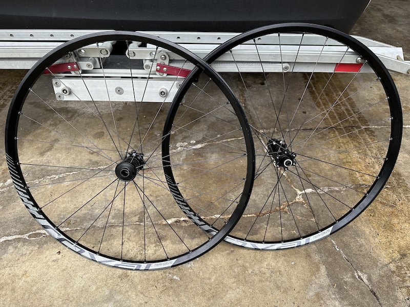 2016 Brand new Specialized 650b / 142+ alloy wherls For Sale