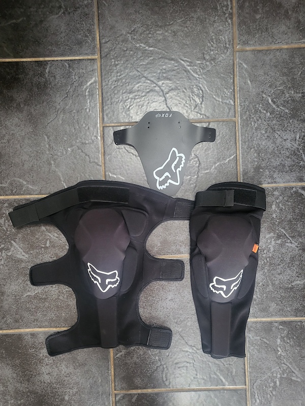 2022 Fox Launch knee pads size large For Sale