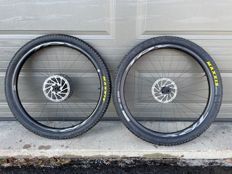 Giant TRX 1 Carbon Wheels 29 x 30mm ID For Sale