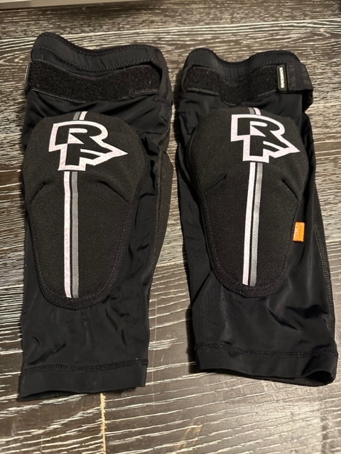 Raceface Indy D30 Knee pads Large For Sale