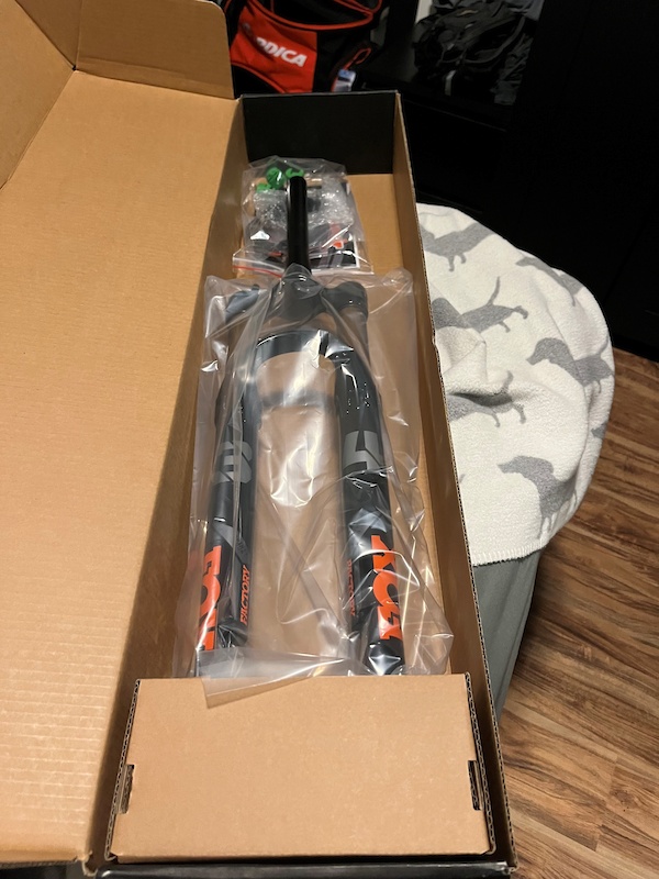 2022 Fox 34 - SC Step Cast remote fork Boost For Sale