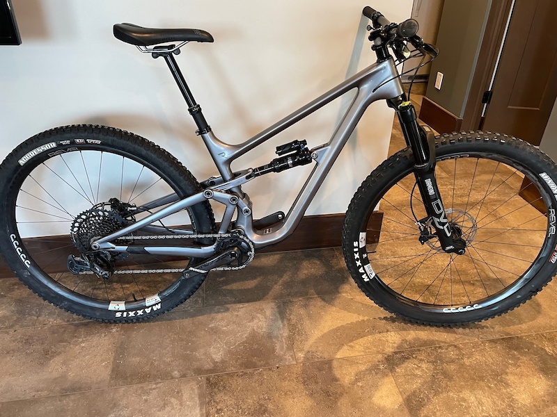 2022 Like New Revel Rascal Size M For Sale