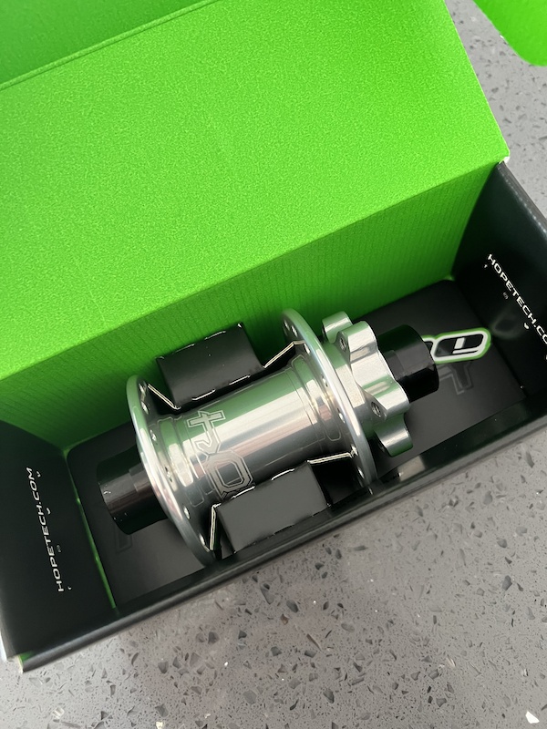 2022 Hope Pro4 Front 32H 110mm x 20 or 15 mm Silver BNIB For Sale