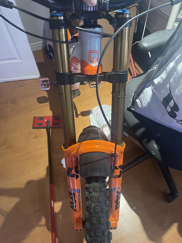 2022 Like new Fox 40 29'' 203mm orange For Sale
