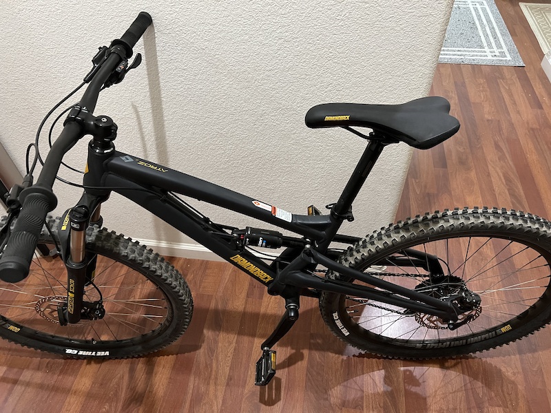 2022 Diamondback Atroz 2 - 27.5" Mountain Bike For Sale