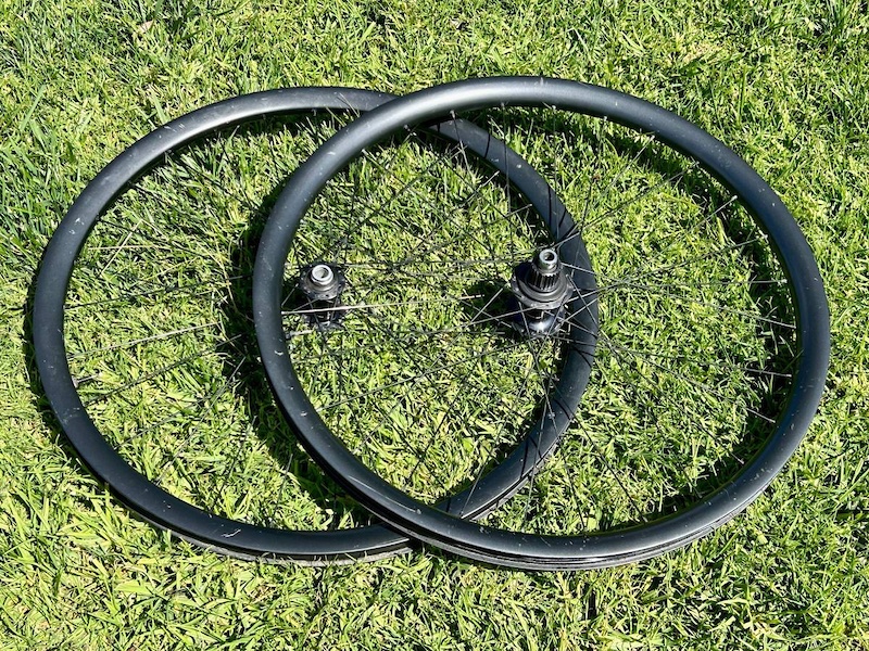 FSA Gradient WideR29 Carbon / Shimano XT Wheels For Sale