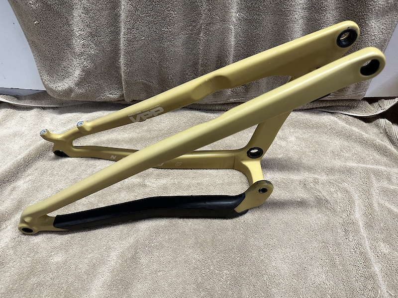 2019 2017-2020 nomad v4 carbon rear triangle For Sale