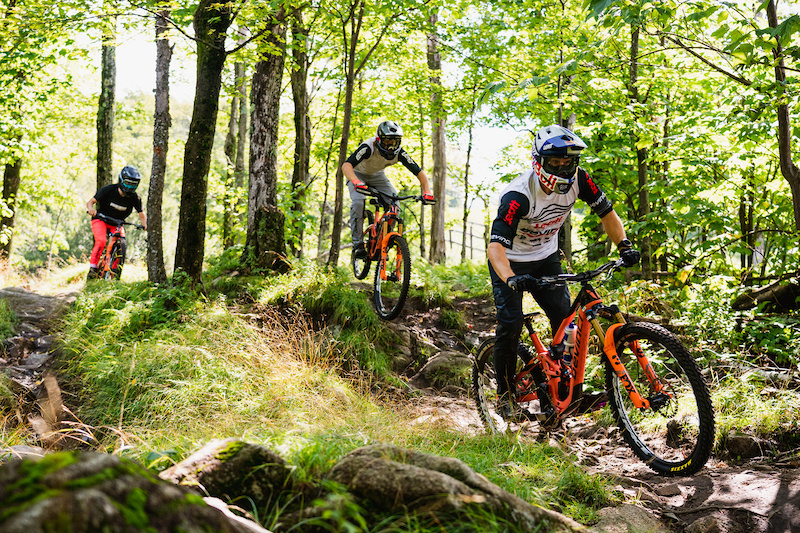 Video: Devinci Global Racing Team Visits Quebec's Eastern Townships ...