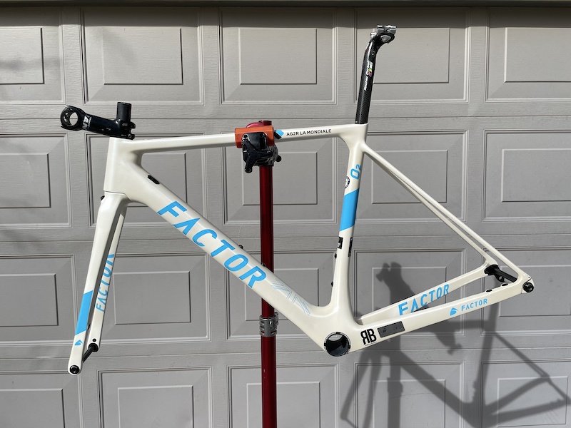 2018 Factor O2 Romain Bardet AG2R Edition 52cm For Sale