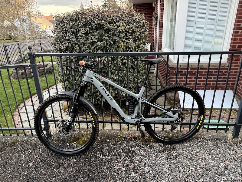 2023 Pivot shuttle SL World Cup build + burly build For Sale