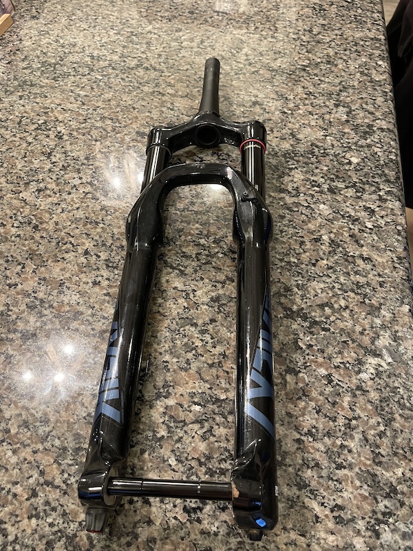 2021 RockShox Lyric 27.5 fork For Sale