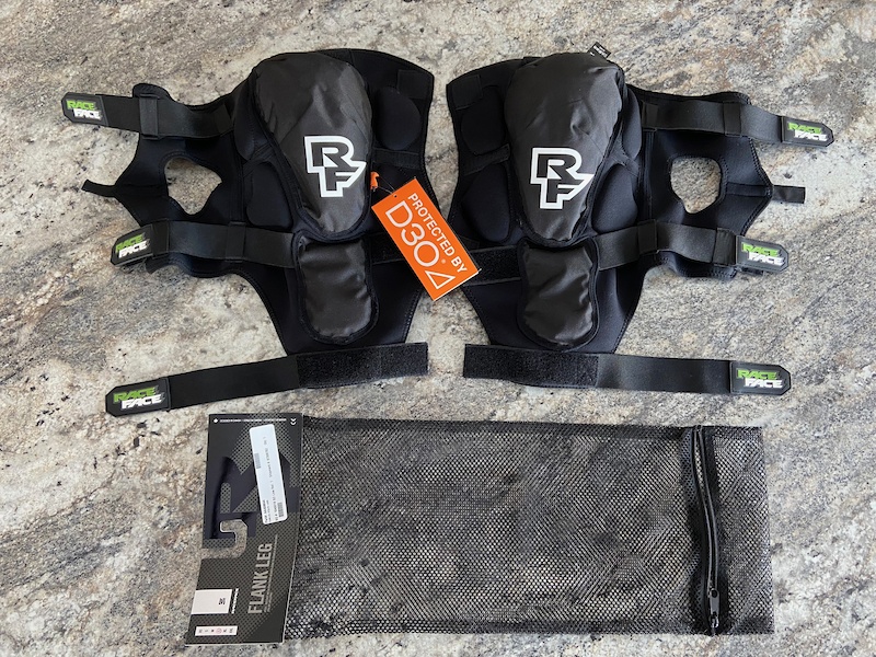 2022 RaceFace Flank Leg Guard / Knee Pad Stealth, Large For Sale