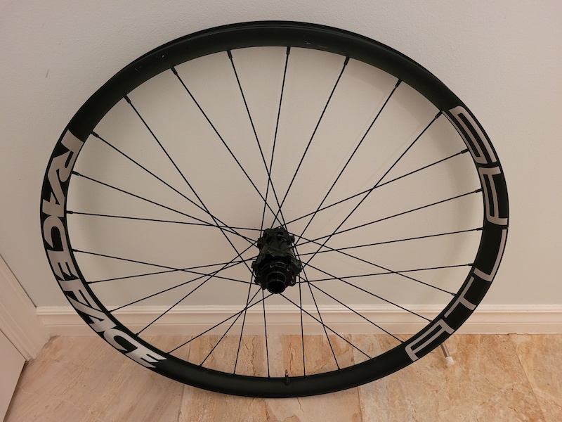 2022 Raceface Atlas Vault 27.5" front wheel For Sale