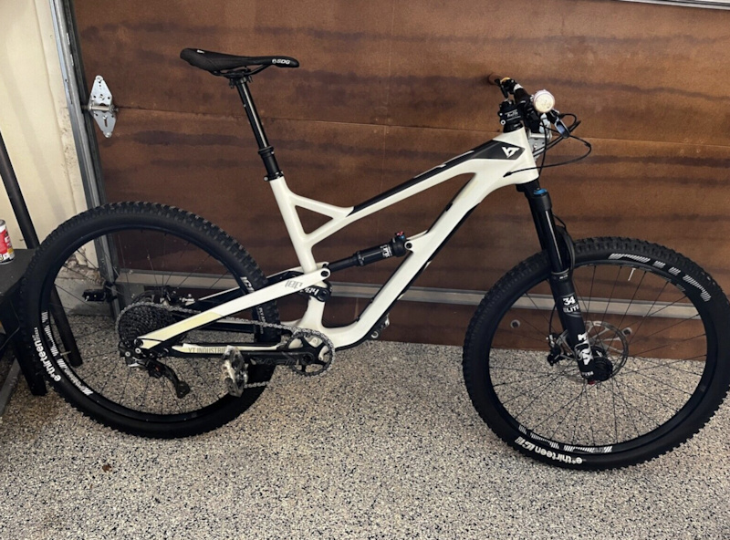 2018 YT Jeffsy 27 CF Pro Bike Large Carbon Fiber Frame For Sale