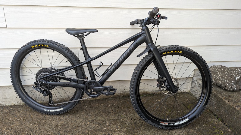 2022 Specialized Riprock 24 with Maxxis tires and riser bar For Sale